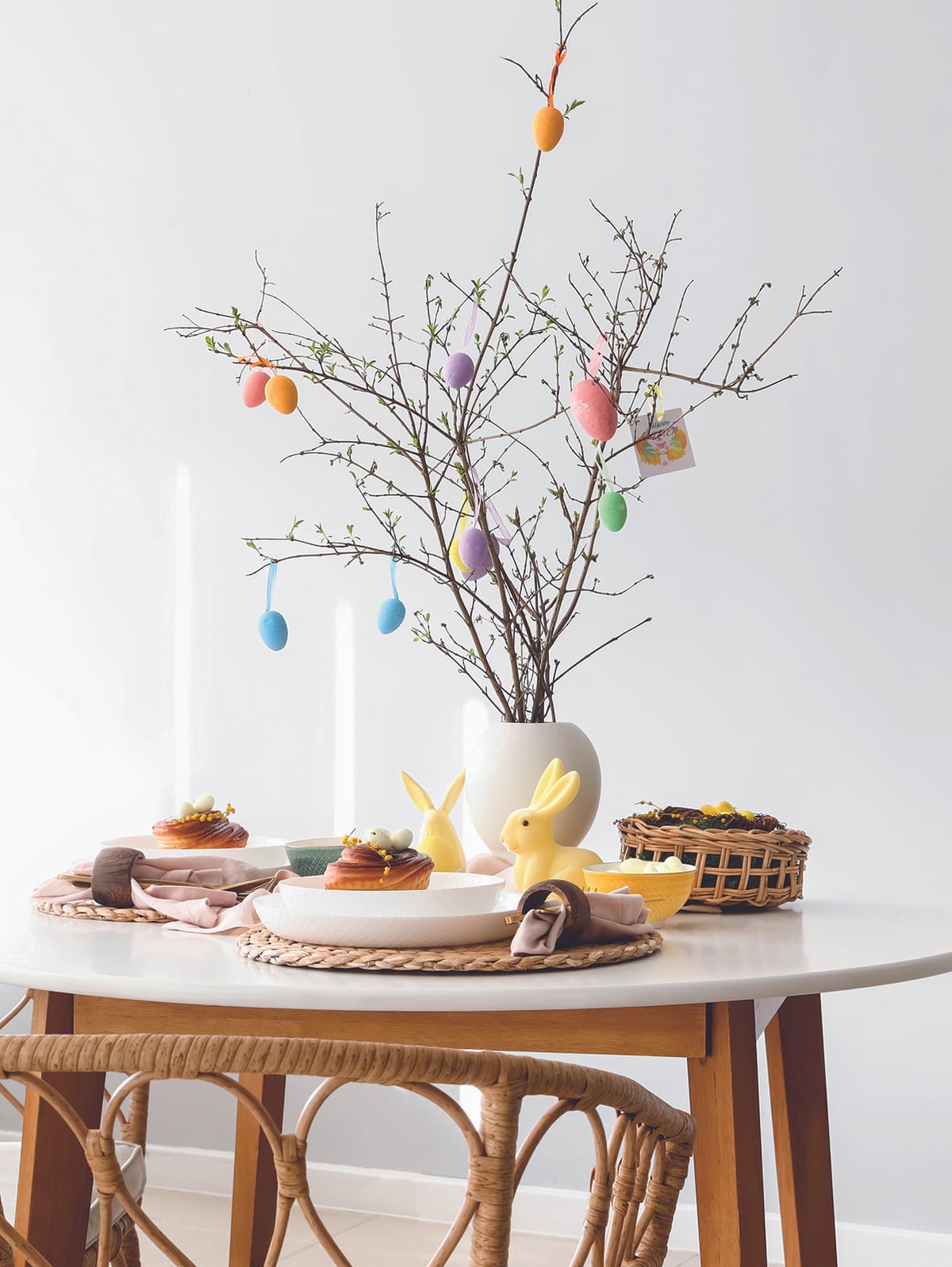Create unique Easter decor with these colourful ideas!